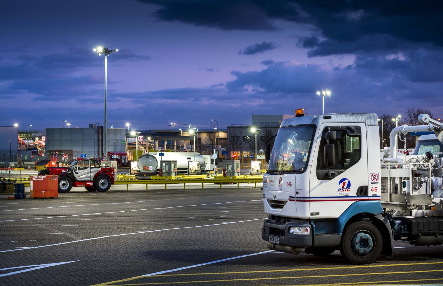 Gatwick Airport Fuel Farm, UK - Midstream Lighting